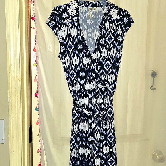 Soho Apparel | Dresses | Euc Soho Apparel Navy And White Geometric ...